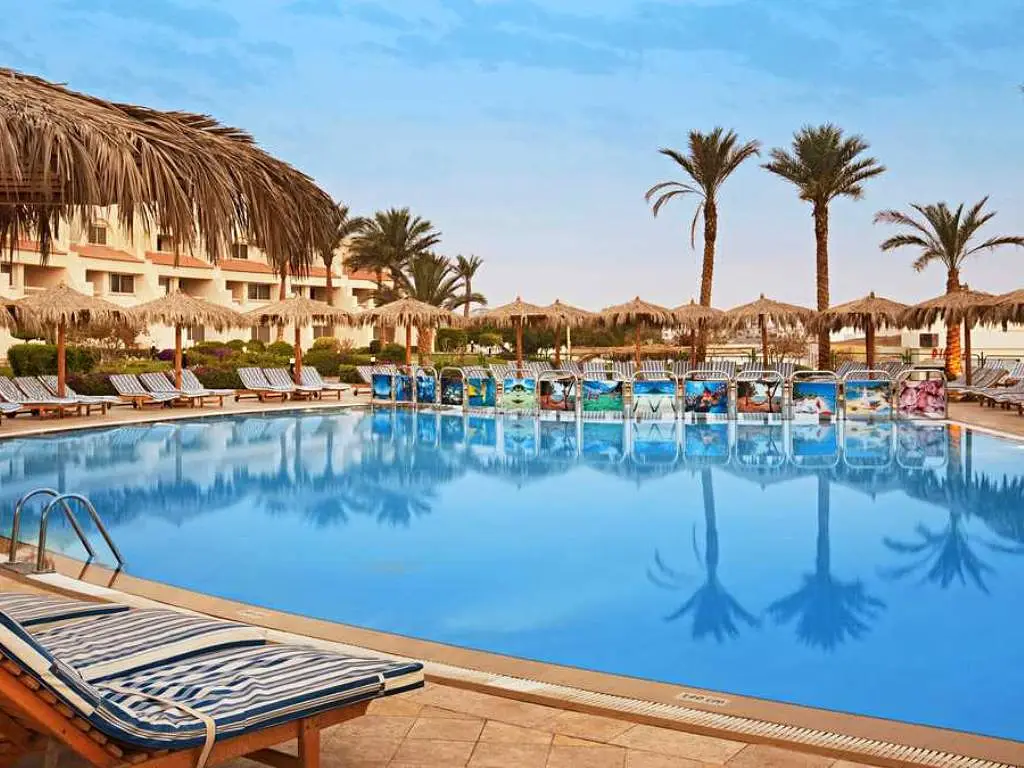 LUXE in Hurghada = CHEAP! | 4**** All Inclusive naar het Long Beach ...